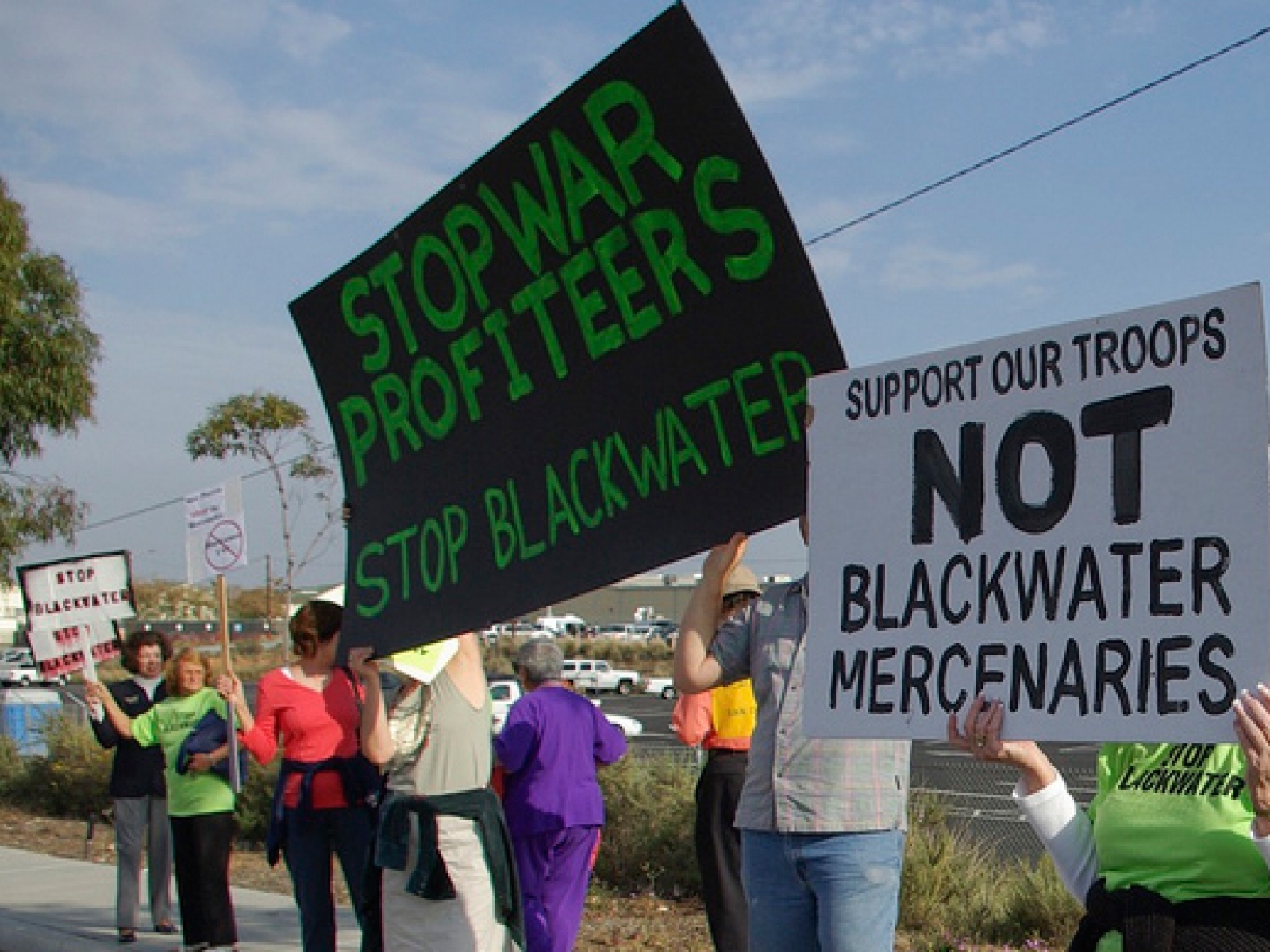 Blackwater Pays Millions To Settle Arms Smuggling Charges | corpwatch